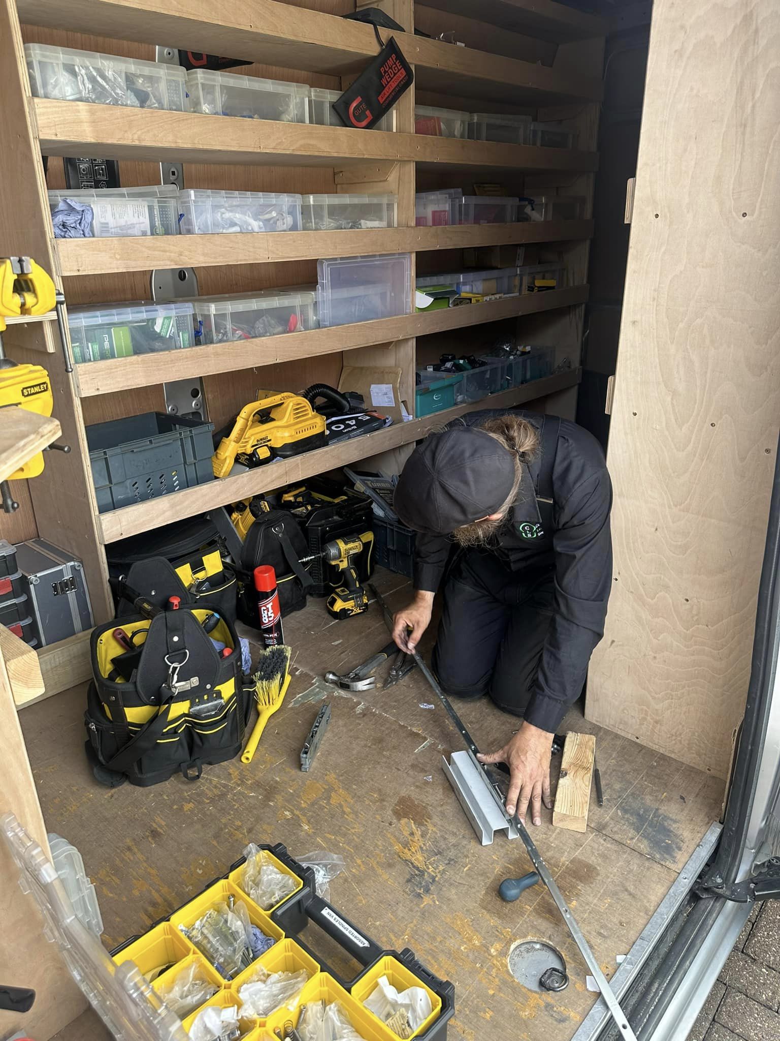 About Us - 25 Years Of Locksmith Solutions - Complete Locksmiths